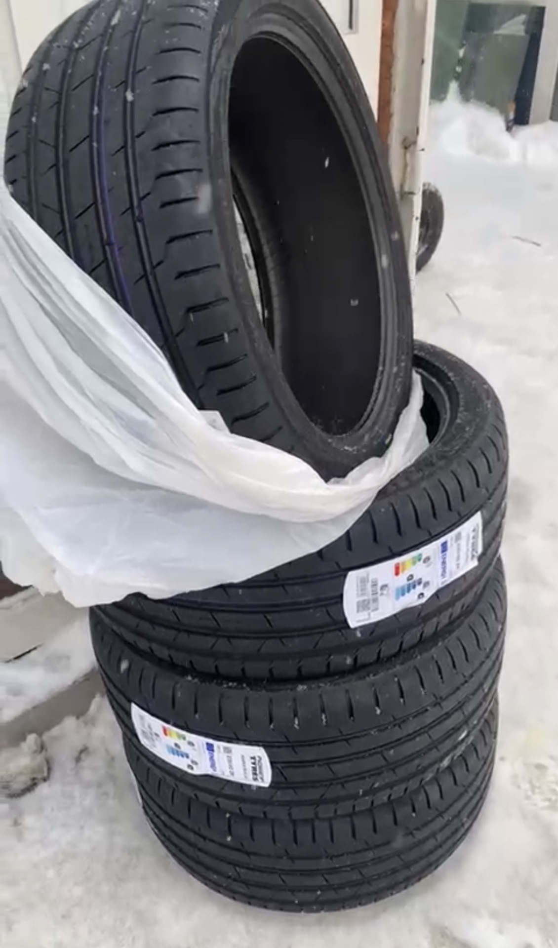 Nokian Hakka Black 2 235/40 r19 96Y XL. — Toyota Camry (XV50), 2,5 л, 2017 года | шины | DRIVE2