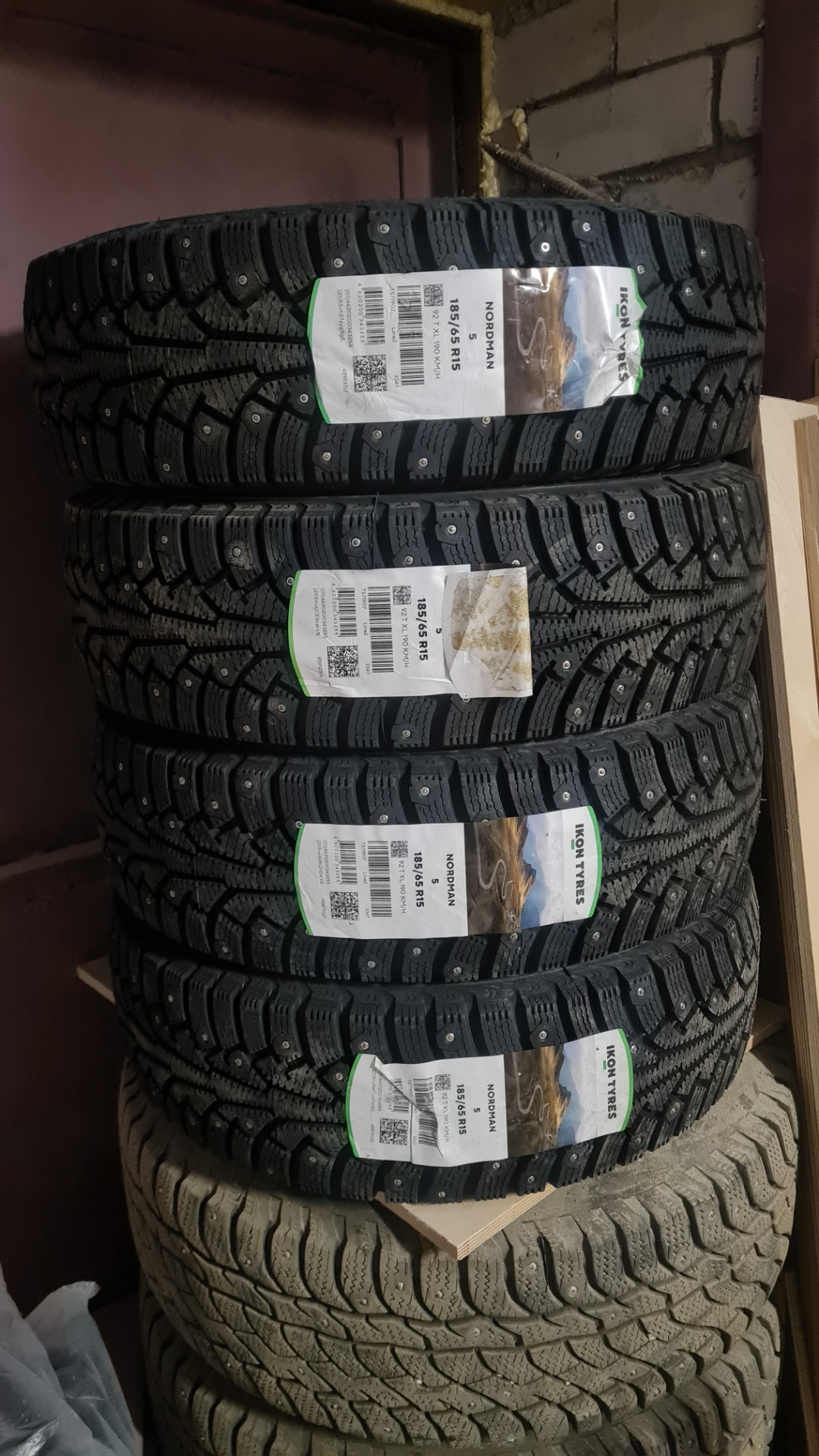 Зимняя резина ikon Nordman 5 185/65 R15 — Toyota Aqua, 1,5 л, 2019 года ...