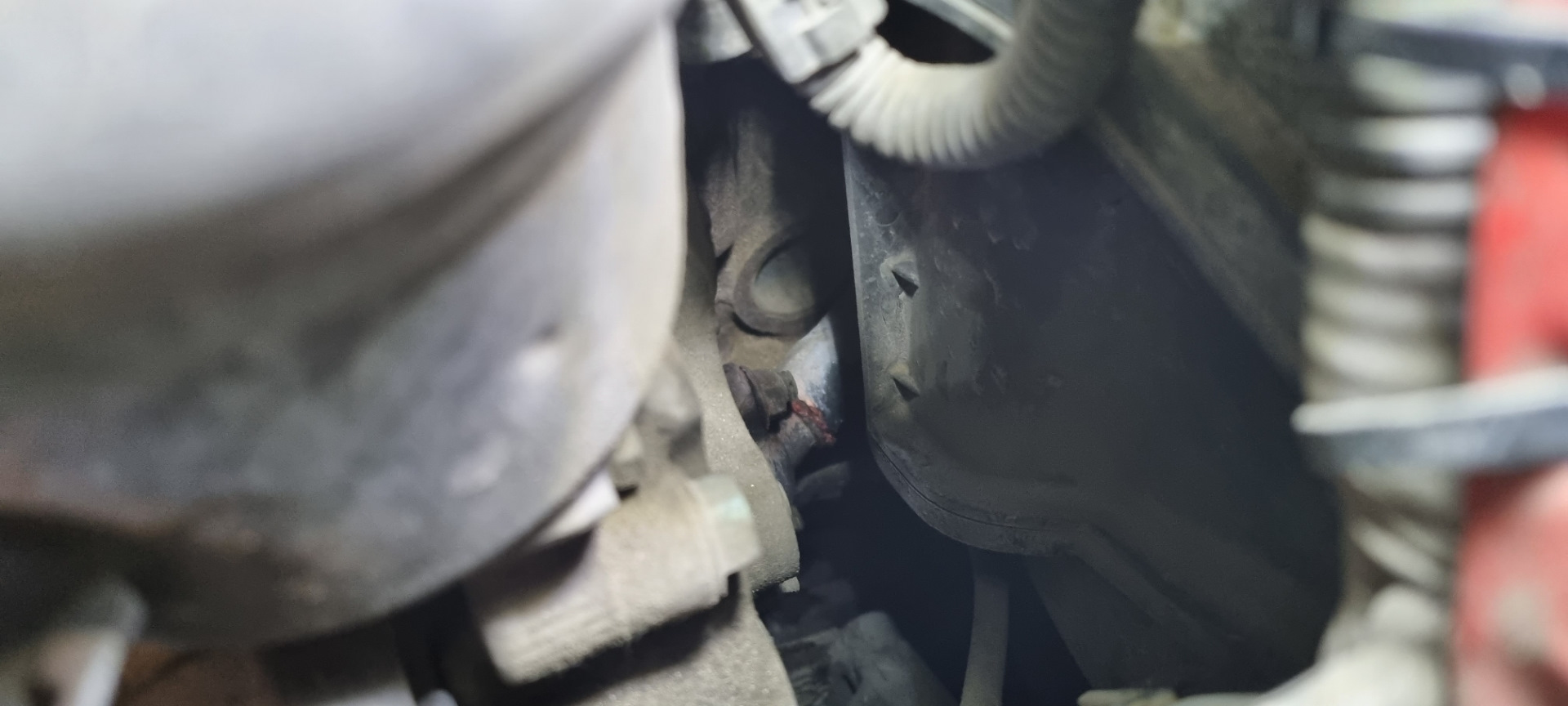 Замена патрубка охлаждения — Toyota Fortuner (1G), 2,7 л, 2006 года ...