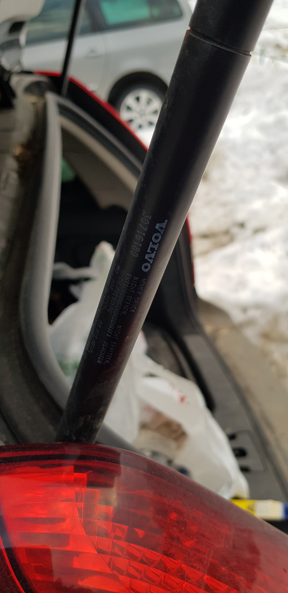 30716189 Газовая пружина, крышка багажник Volvo | Запчасти на DRIVE2