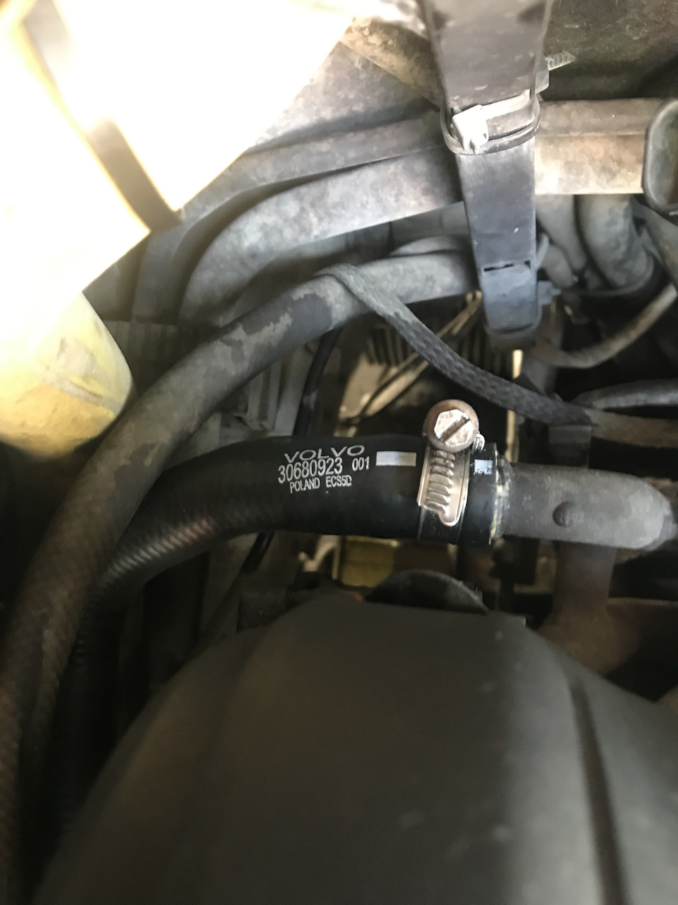 30680923 патрубок системы охлаждения Volvo | Запчасти на DRIVE2