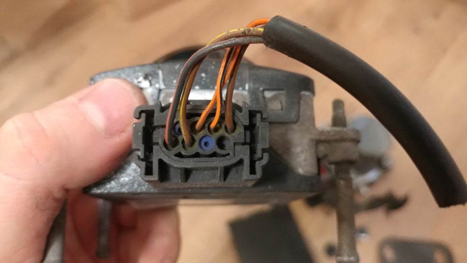 4F0972708 Корпус плоского разъ VAG | Запчасти на DRIVE2