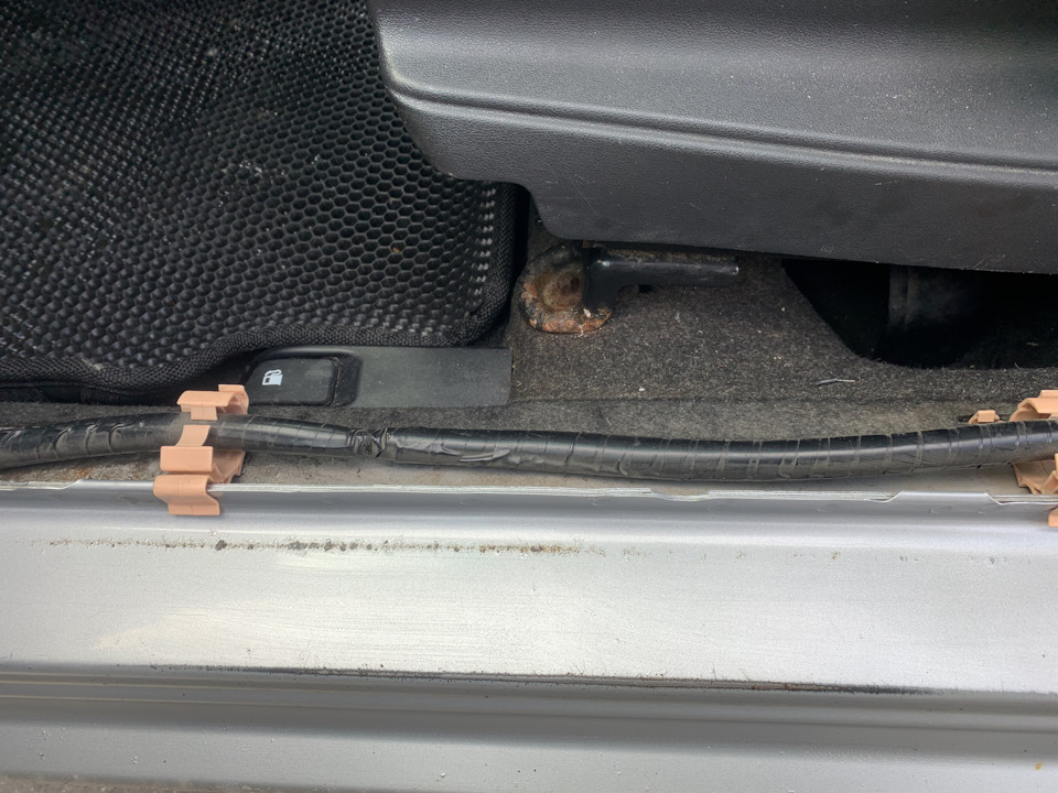 Декоративные Накладки на пороги — Toyota Yaris (p2), 1,3 л, 2006 года ...