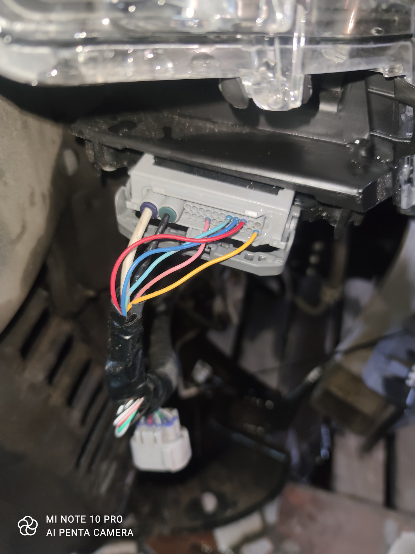 Замена галогенных фар на оригинальный LED — Toyota Land Cruiser Prado ...