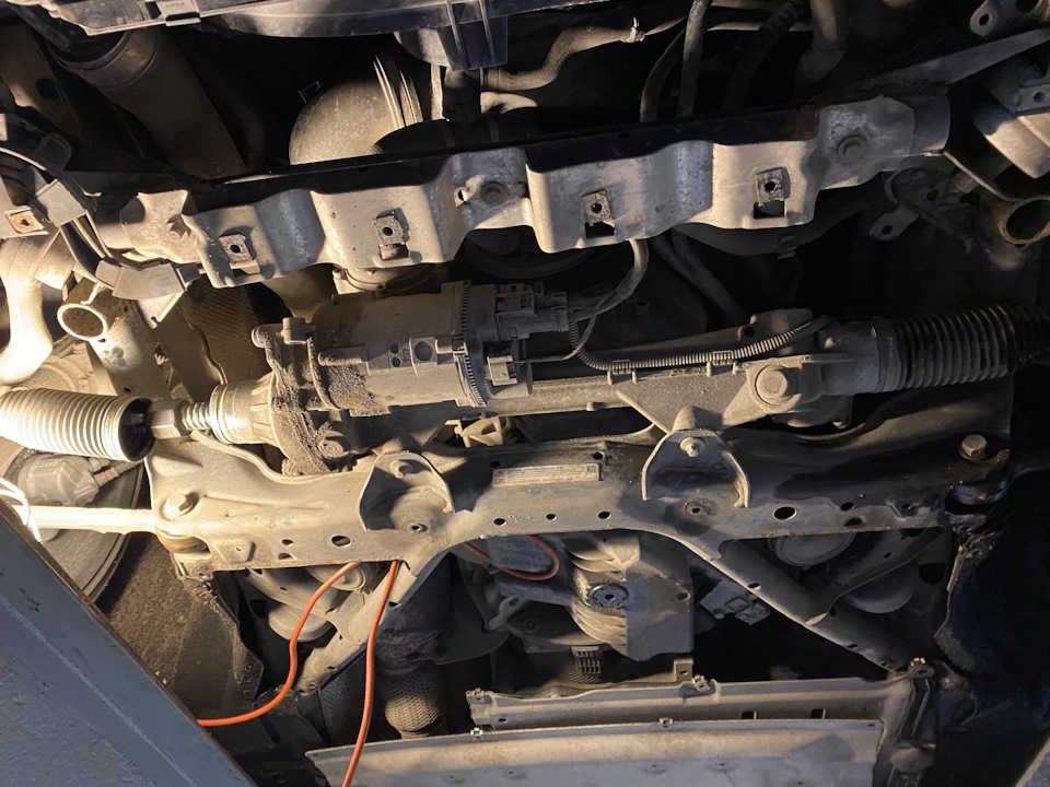 Смазка рулевой рейки. — BMW 3 series (F30), 2 л, 2013 года | плановое ...