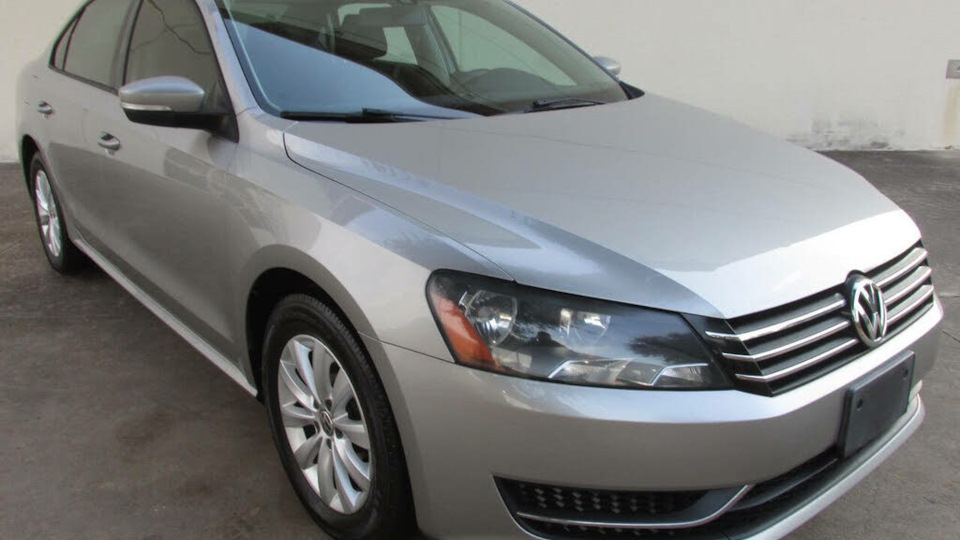 Замена передних тормозных дисков и колодок — Volkswagen Passat (US) (1G ...