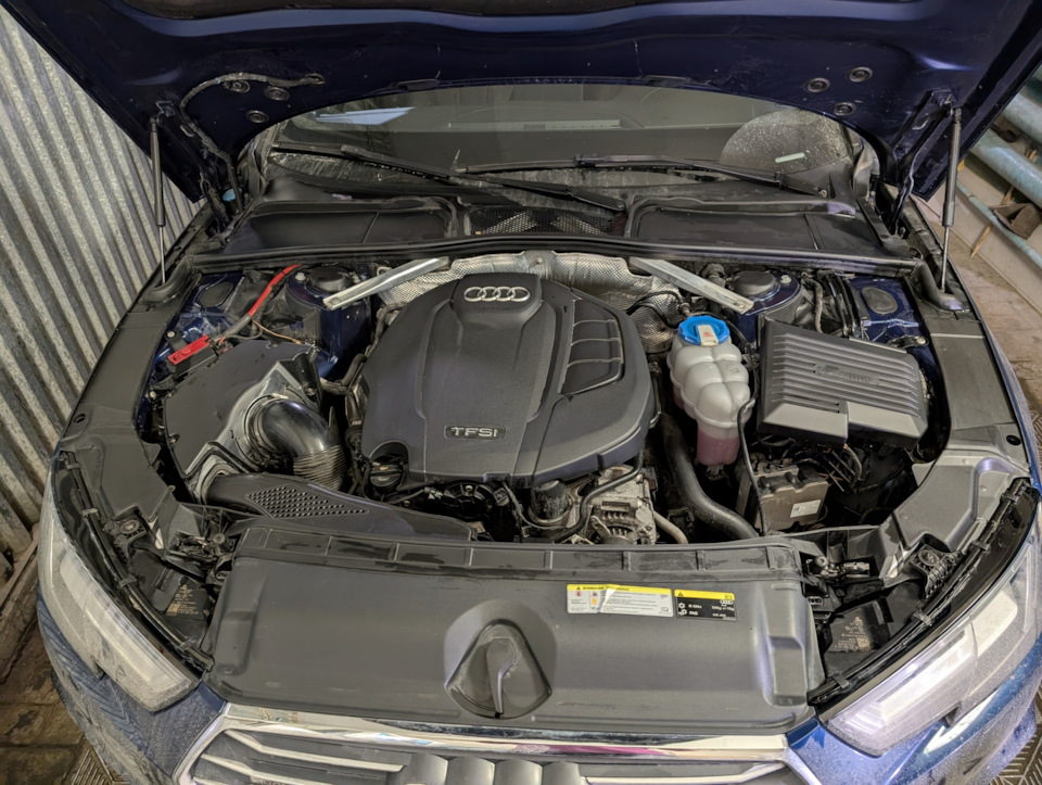 9. Пластик под капот. — Audi A4 (B9), 2 л, 2017 года | аксессуары | DRIVE2