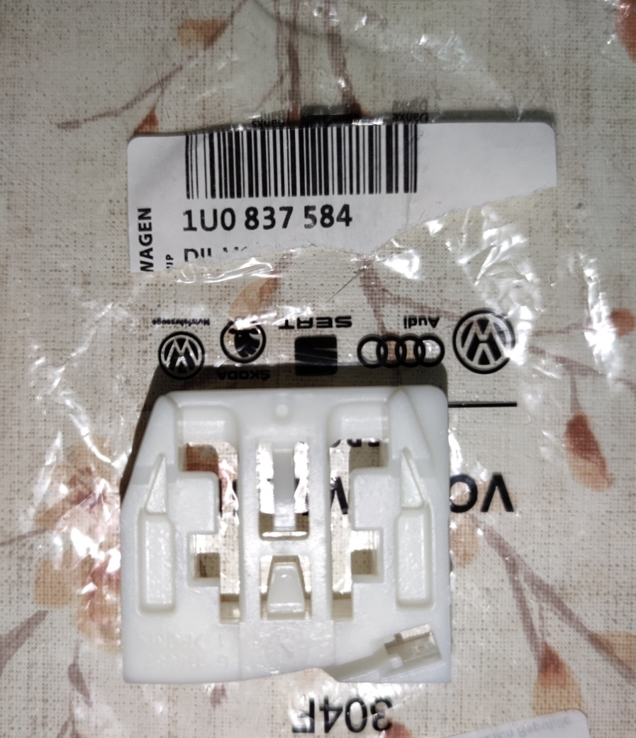 1U0837584, пластиковая направляющая заднего стеклоподъёмника ...