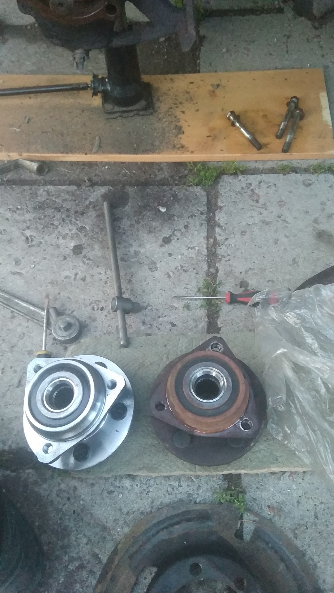 Поменял передние ступицы — Jeep Grand Cherokee (ZJ), 5,2 л, 1997 года ...