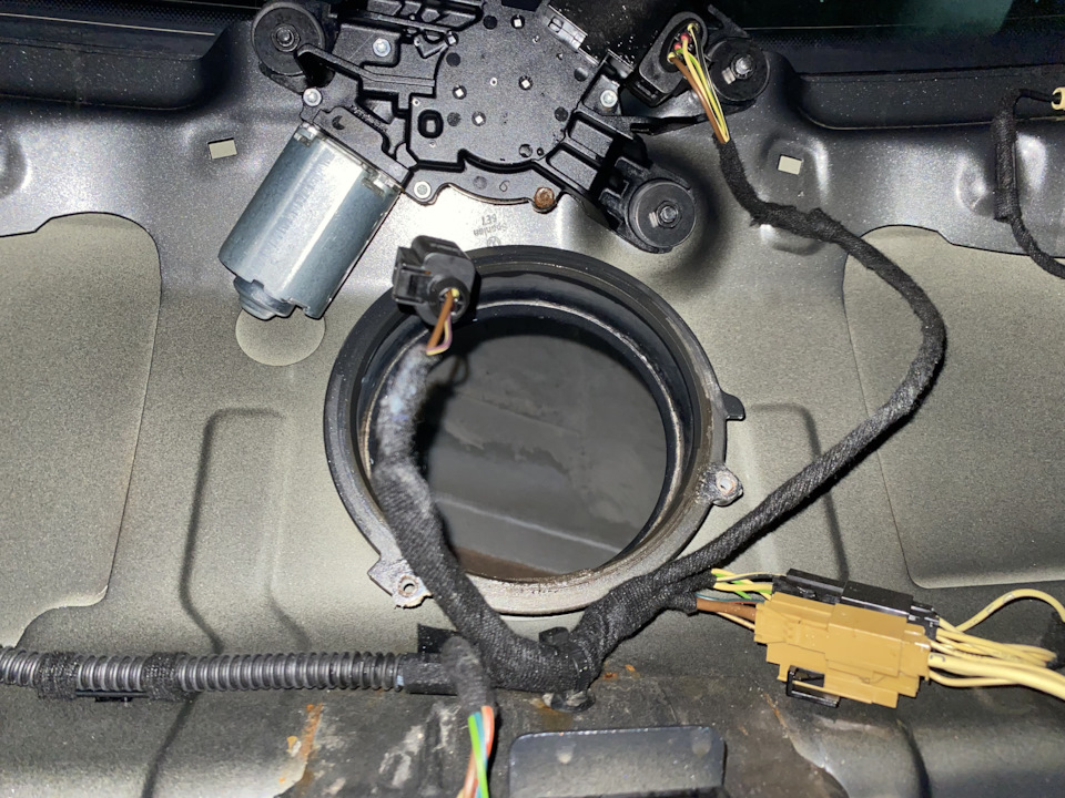 Течь в багажнике — Volkswagen Polo Hatchback Mk5, 1,4 л, 2010 года ...