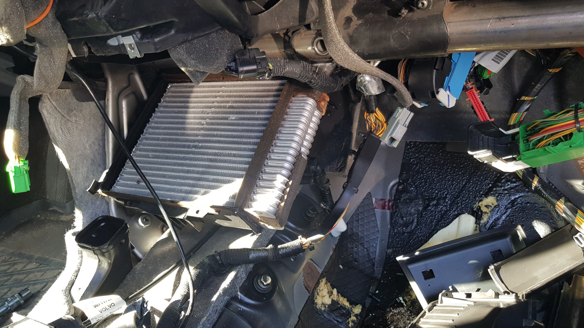 Исход антифриза в салон — Volvo V50, 2,4 л, 2004 года | своими руками ...