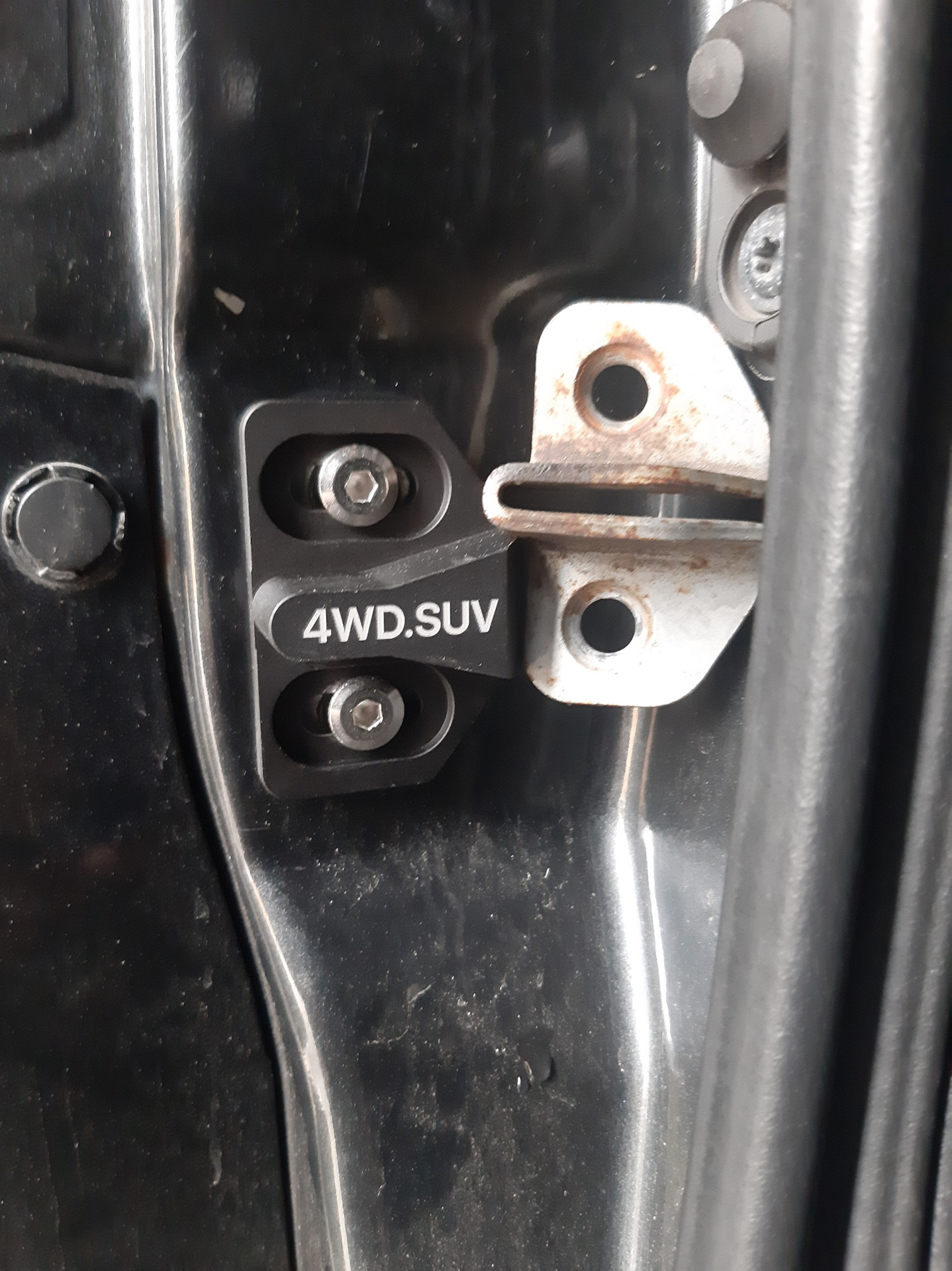 Упор задней, пятой двери — Toyota RAV4 (III), 2 л, 2008 года | своими ...