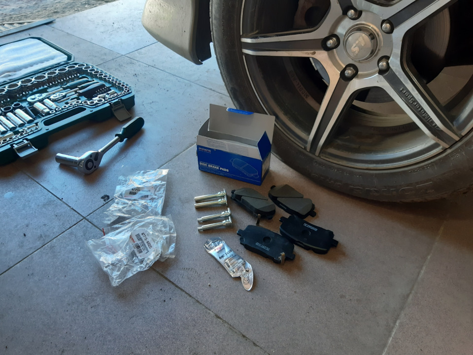 45 ︎Замена тормозных колодок akebono — Toyota Ipsum (21), 2,4 л, 2001 ...