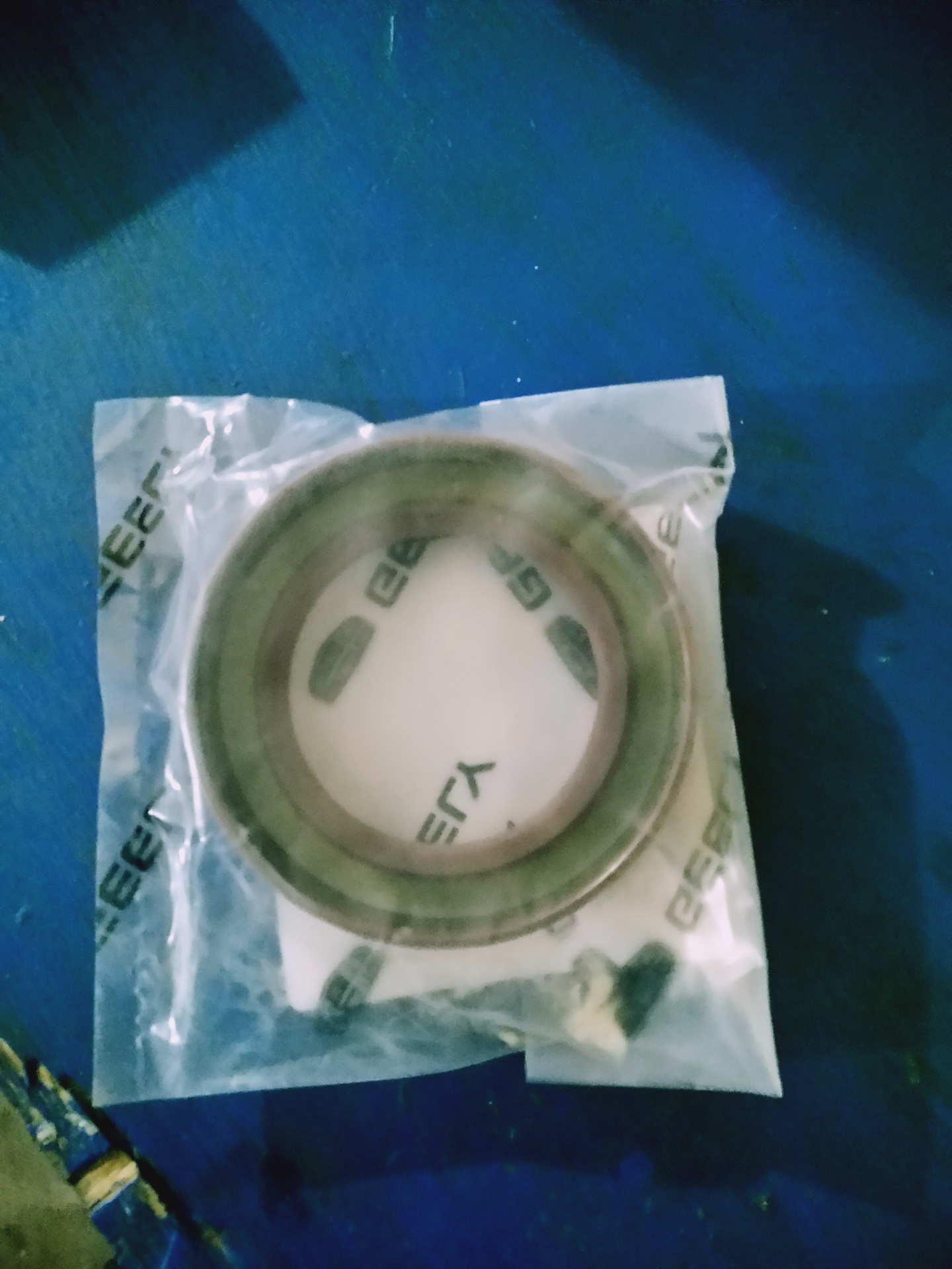 Замена сальника коробки передач — Geely Emgrand EC7 FE-1, 1,8 л, 2012 ...