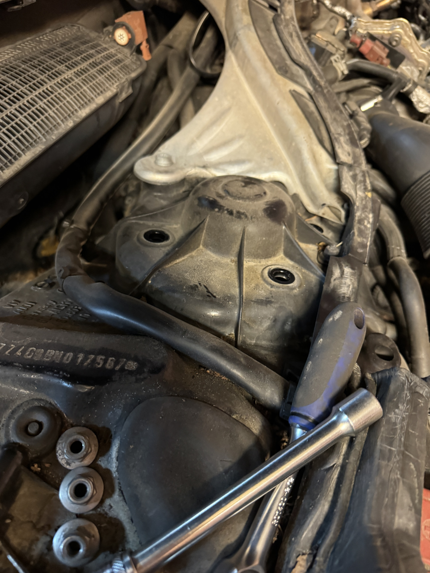 Замена правой пневмо стойки. По следам рукожопов — Audi A6 (C7), 3 л ...