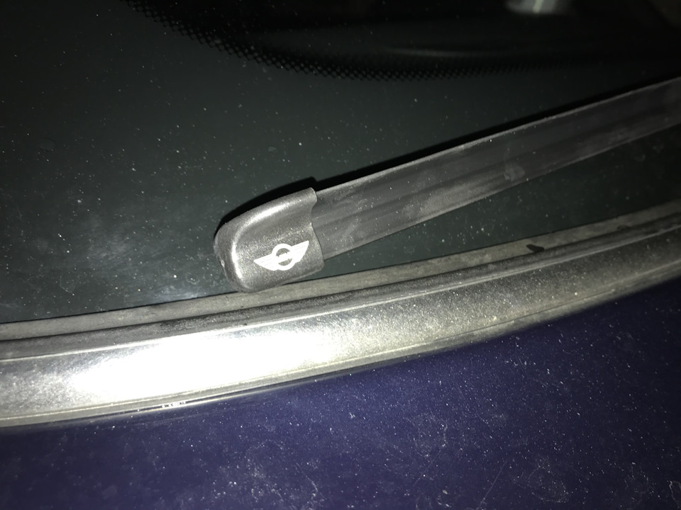 9. Новые щетки стеклоочистителей — MINI Cooper Mk I, 1,6 л, 2005 года ...