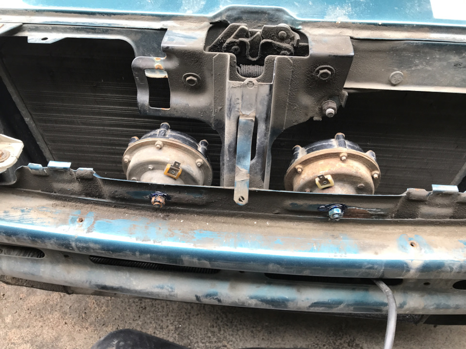 Звуковые сигналы Волга, монтажный блок, адсорбер Приора — Lada 21120, 1 ...
