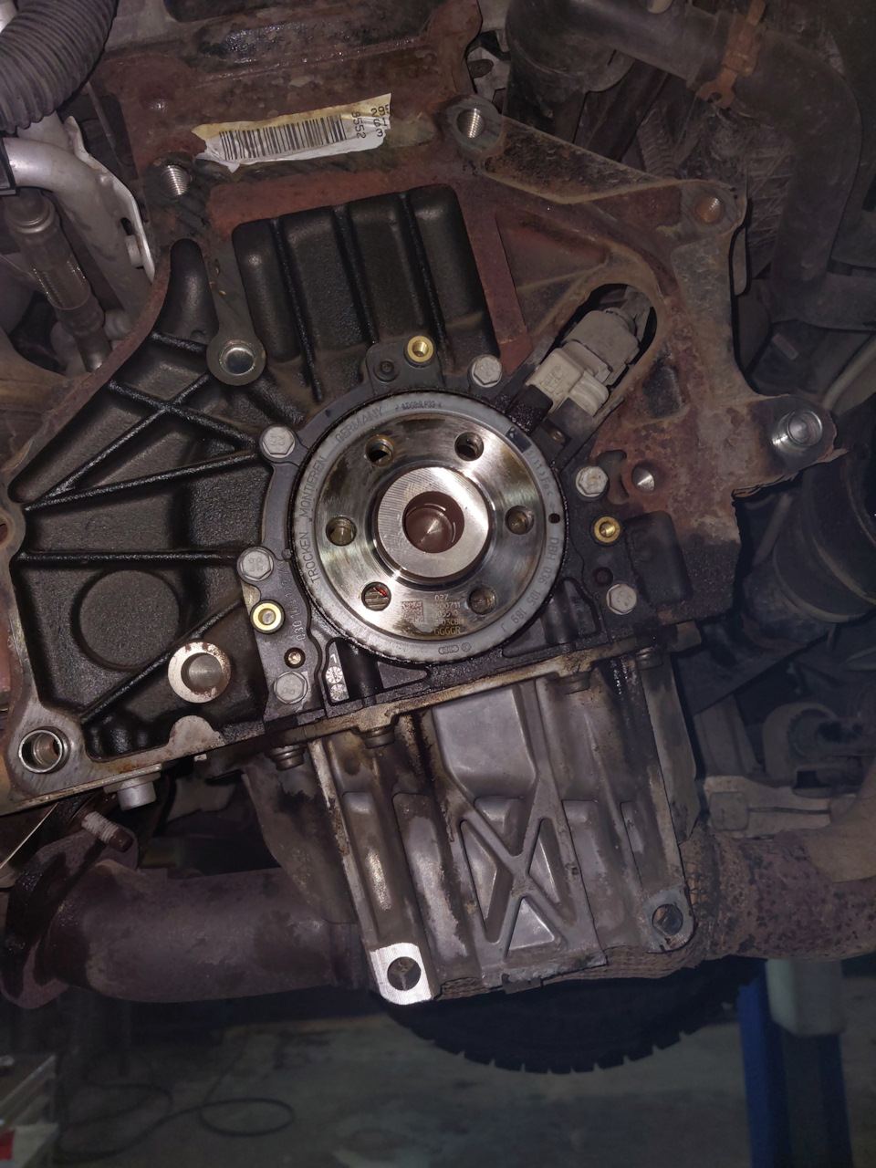 Замена комплекта сцепления и заднего сальника коленвала — Volkswagen ...