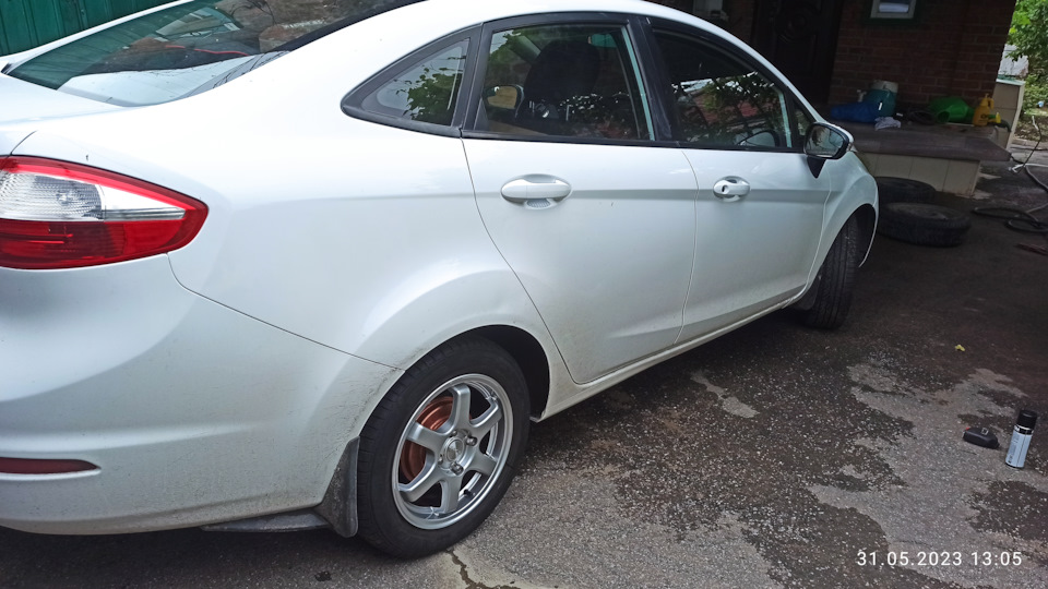 Диски — Ford Fiesta Sedan, 1,6 л., 2013 года | колёсные диски | DRIVE2