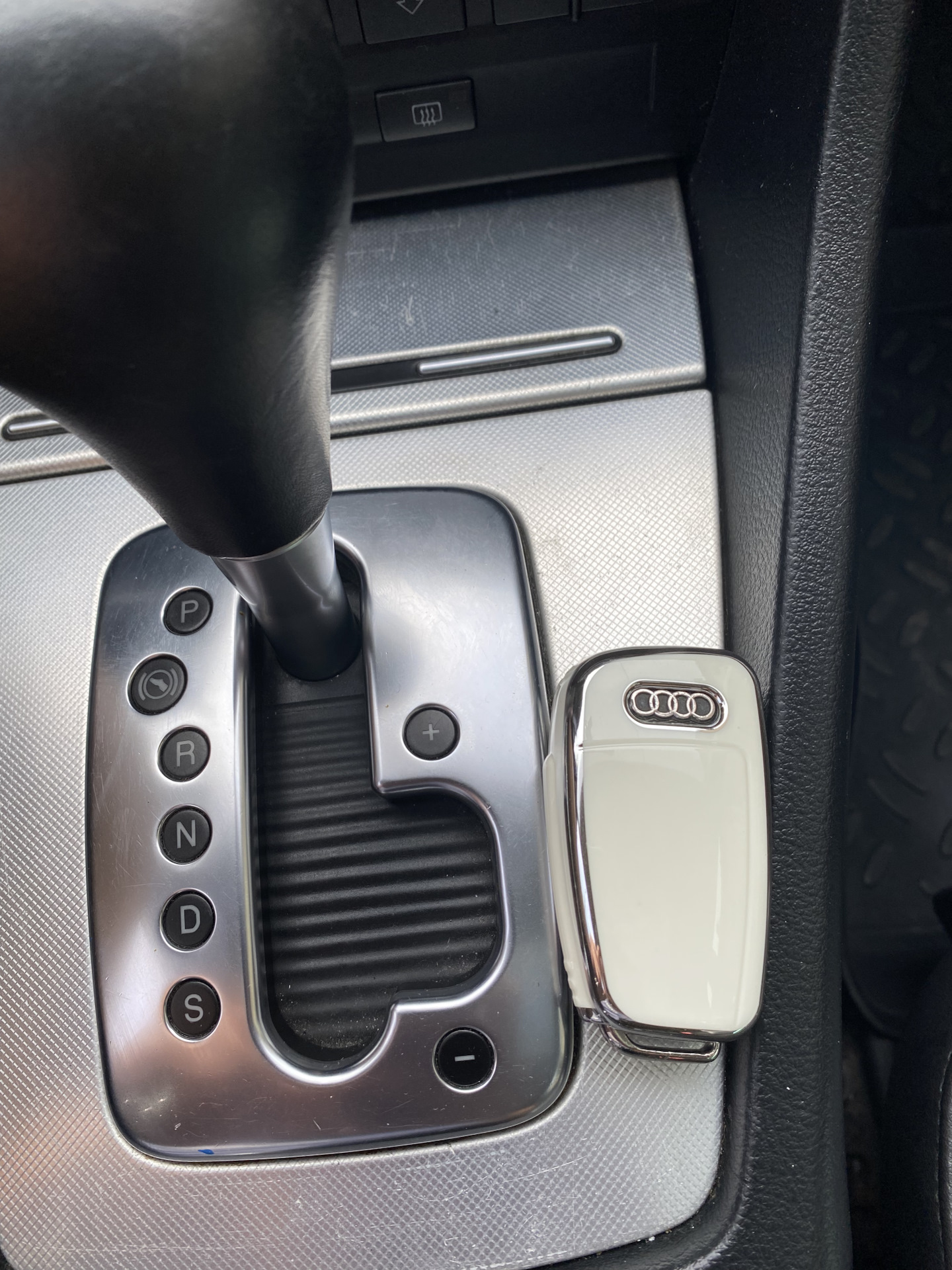 Чехол ключа — Audi A4 (B7), 2 л, 2007 года | просто так | DRIVE2