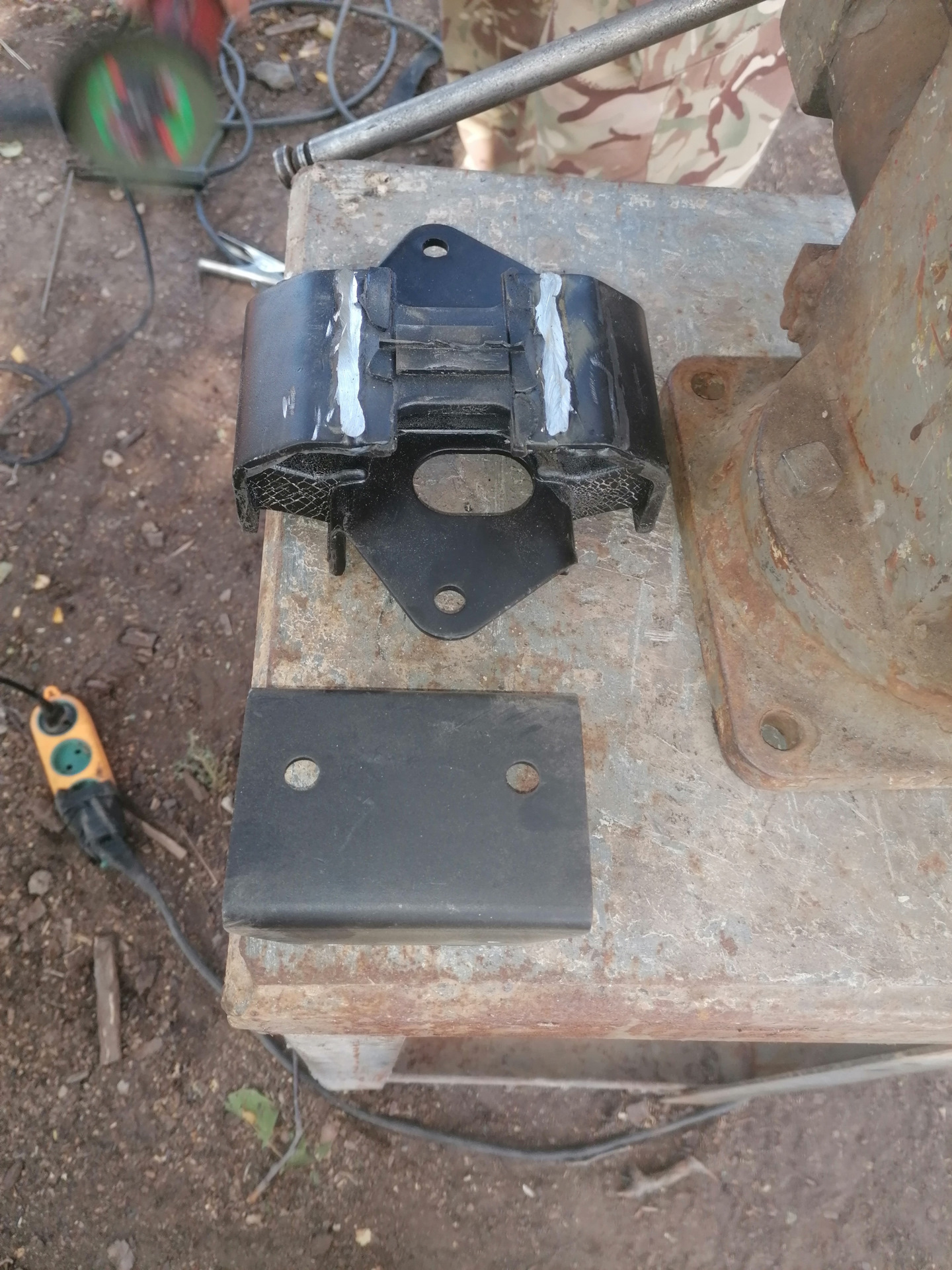 Замена задней подушки двигателя или коробки кто как називает ...