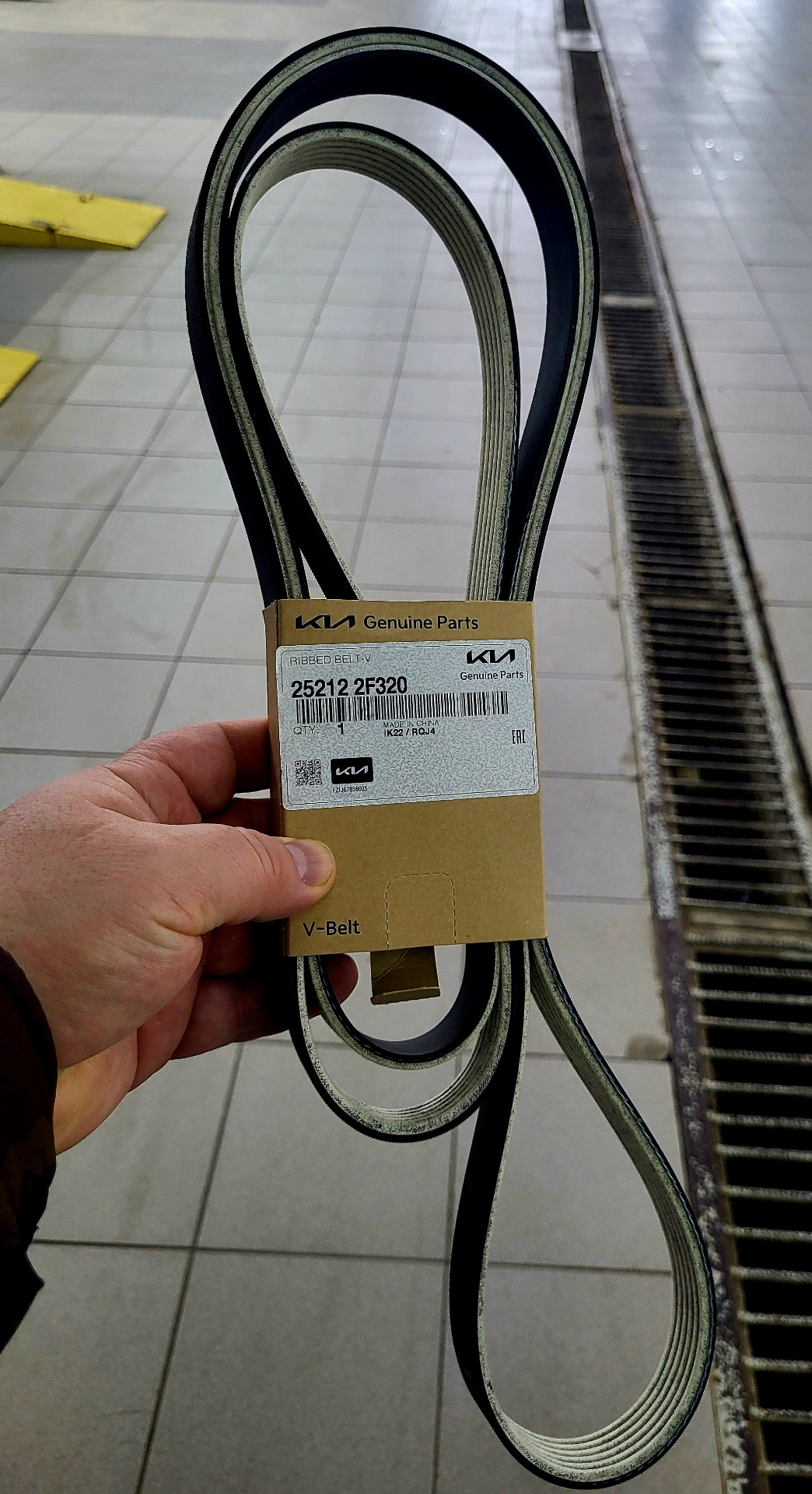 Замена бракованного приводного ремня — KIA Sorento (3G), 2,2 л, 2017 ...