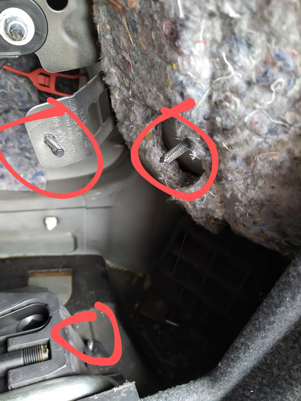 Ремонт замка бензобака — Audi A6 (C6), 3 л, 2007 года | своими руками ...