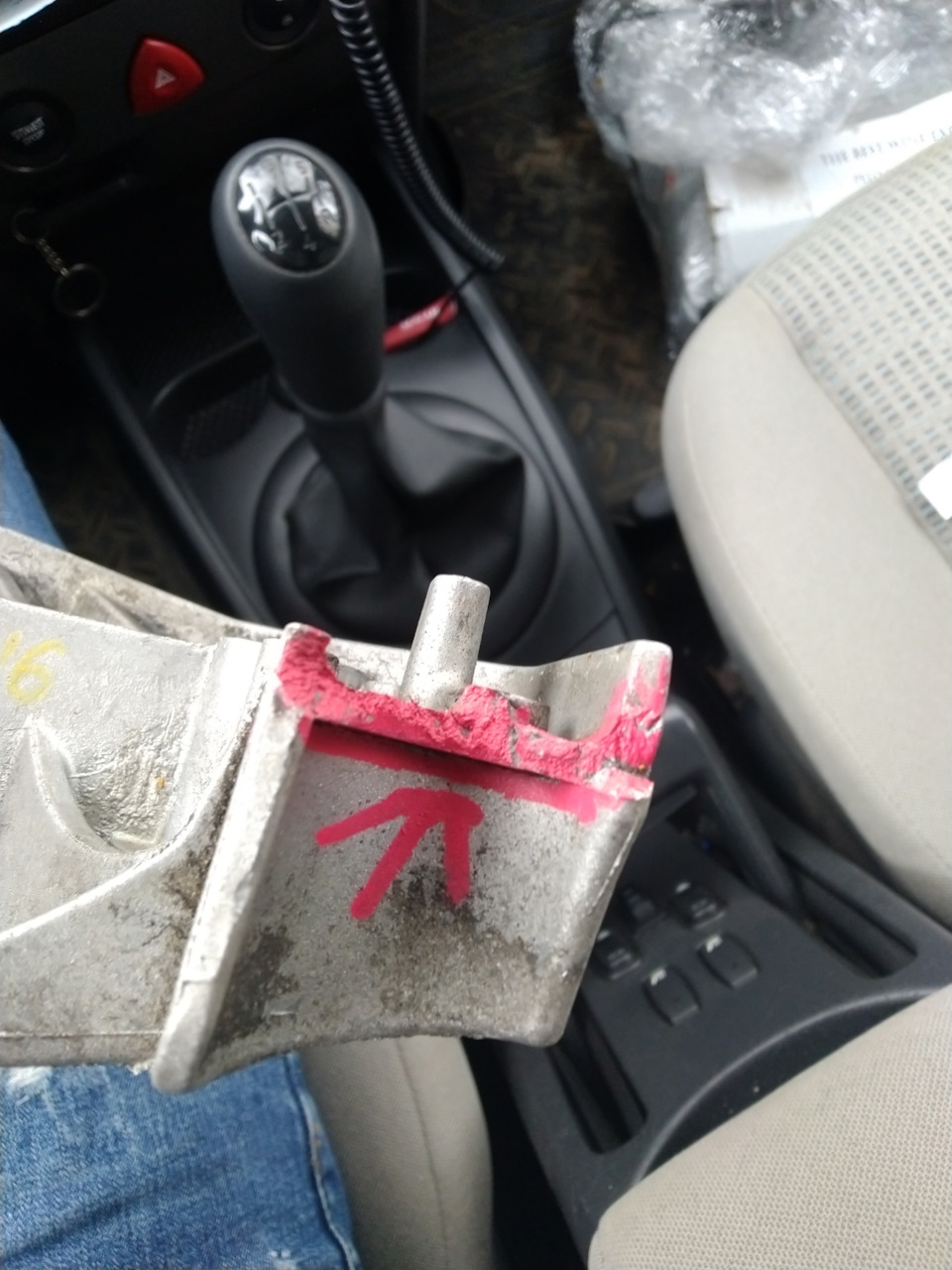 Дополнительная опора двигателя — Renault Megane II, 1,6 л, 2007 года ...