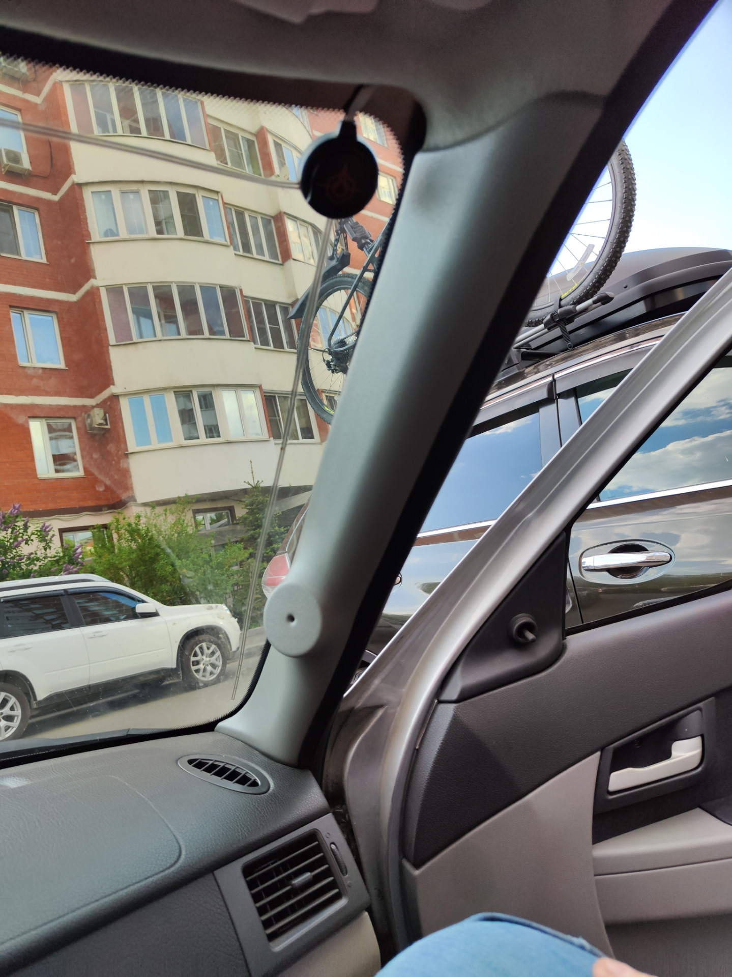 Задняя полка и передние стойки — Lada Приора седан, 1,5 л, 2008 года ...