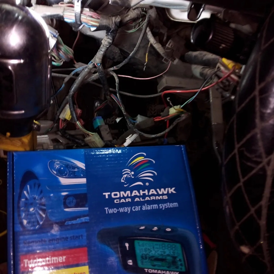 Установил Tomahawk tw9010 — Lada 21088, 1,5 л, 1997 года | аксессуары | DRIVE2