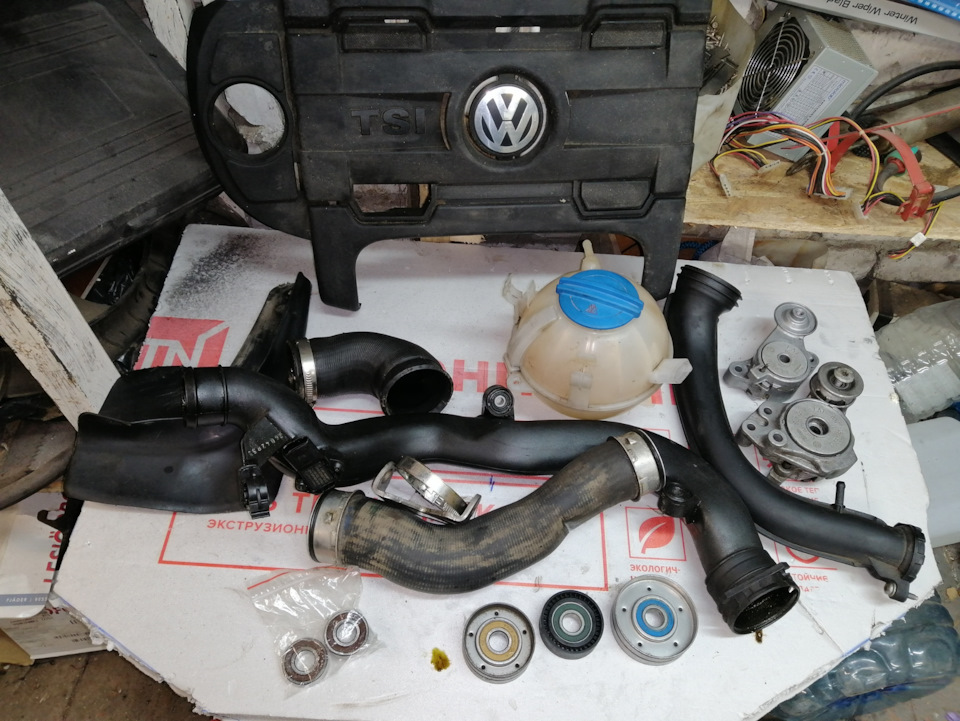 Замена помпы, роликов, ремней — Volkswagen Touran (1G), 1,4 л, 2013 ...