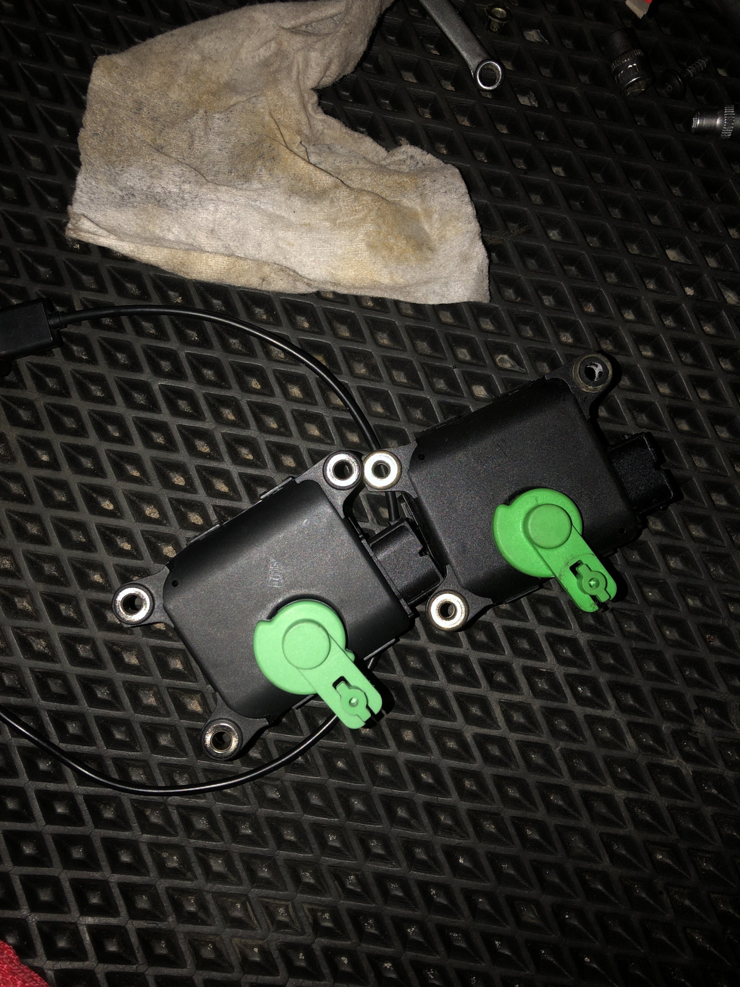 Моторчик центральної заслонки клімата V70 (1J1907511G) — Volkswagen ...