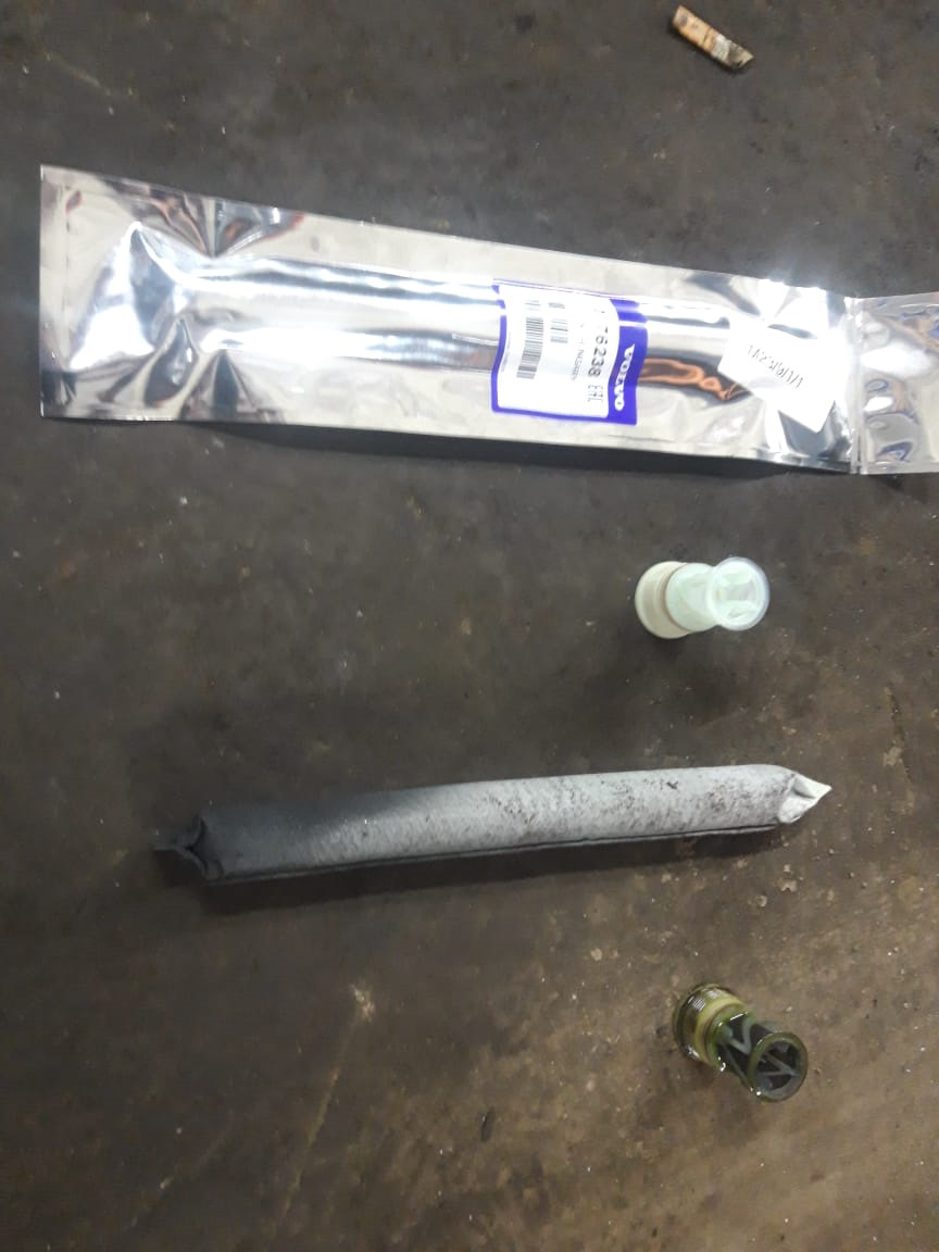 Замена прокладки выпускного коллектора, замена осушителя в радиаторе ...