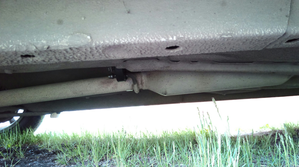 Замена подвесов глушителя — Geely MK, 1,5 л, 2013 года | своими руками ...