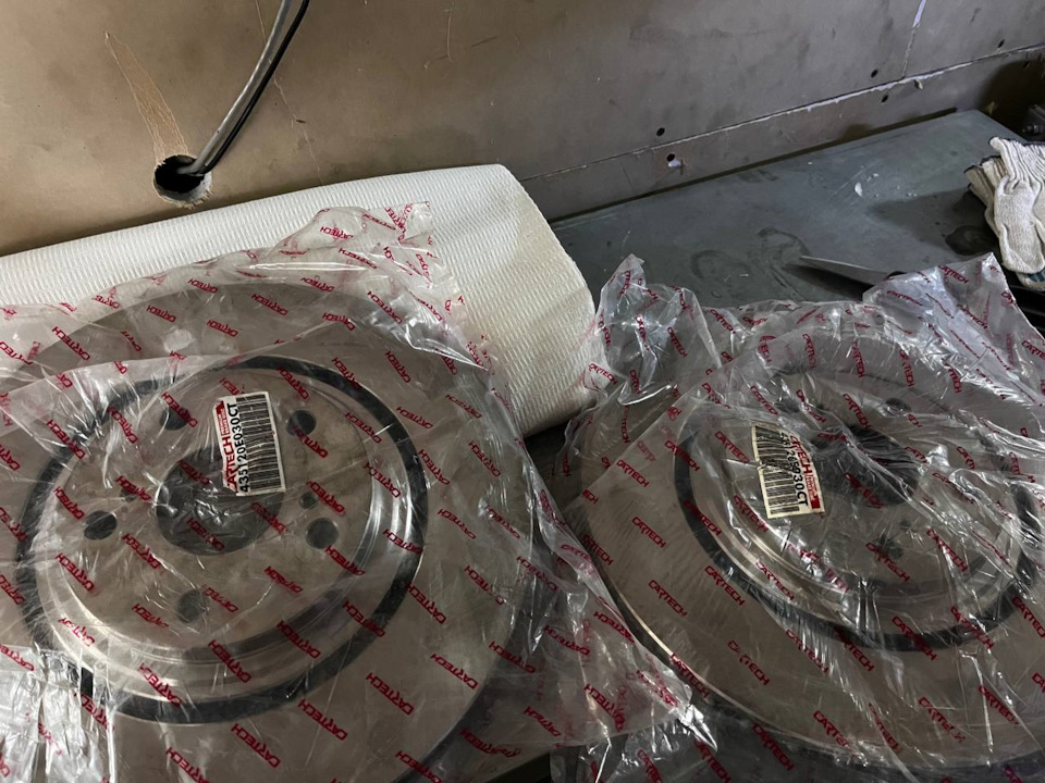 Новые тормозные диски Rav 4 40 — Toyota RAV4 (IV), 2 л, 2018 года ...