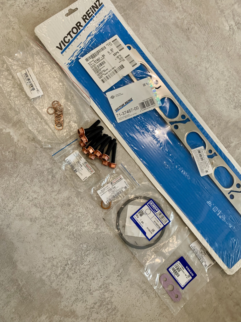 Замена прокладки выпускного коллектора 💨 — Volvo S80 (2G), 2,5 л, 2007 ...