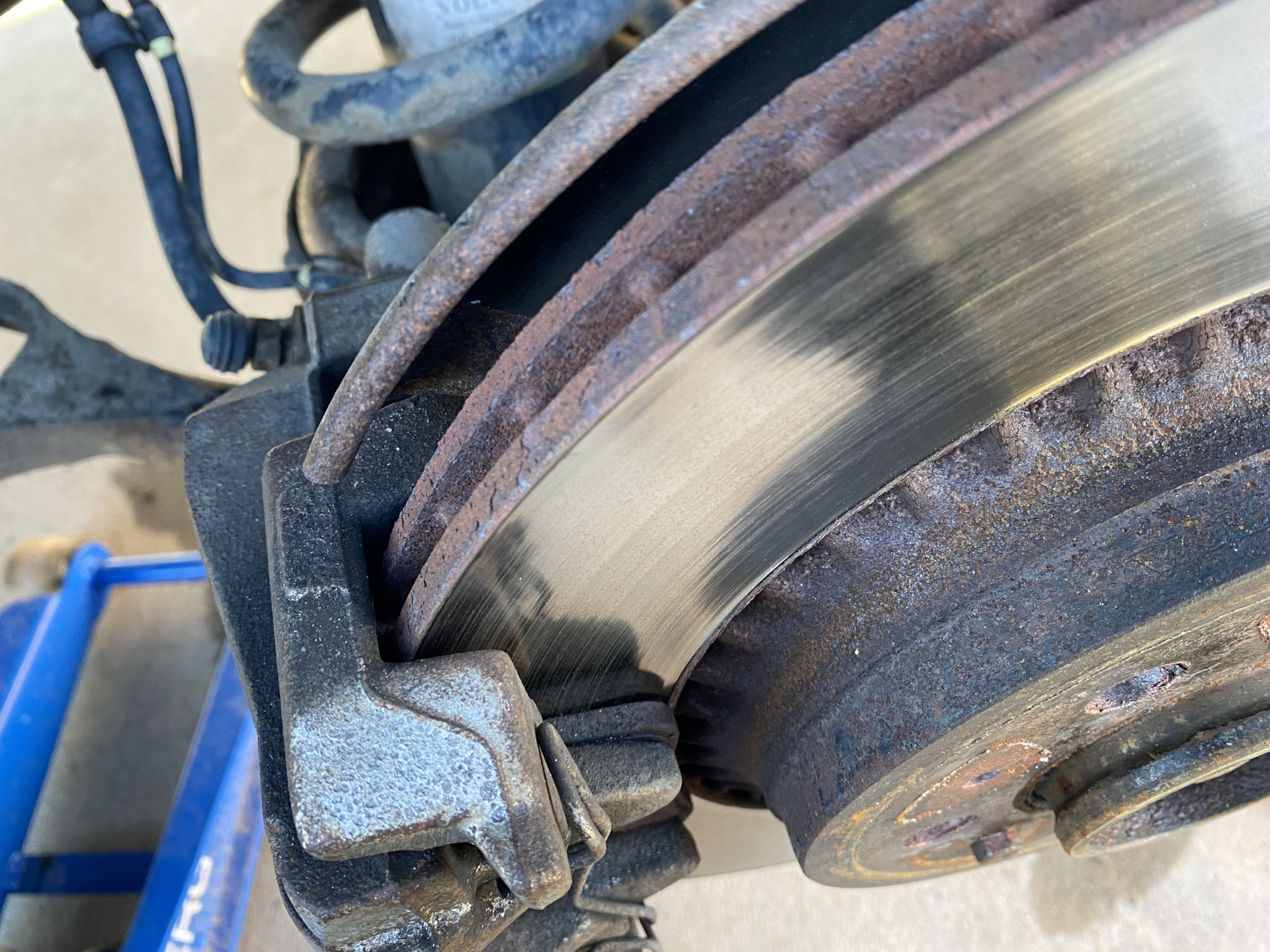 Задние тормоза Volvo XC90 1-Gen R-Design — Volvo XC90 (1G), 4,4 л, 2011 ...