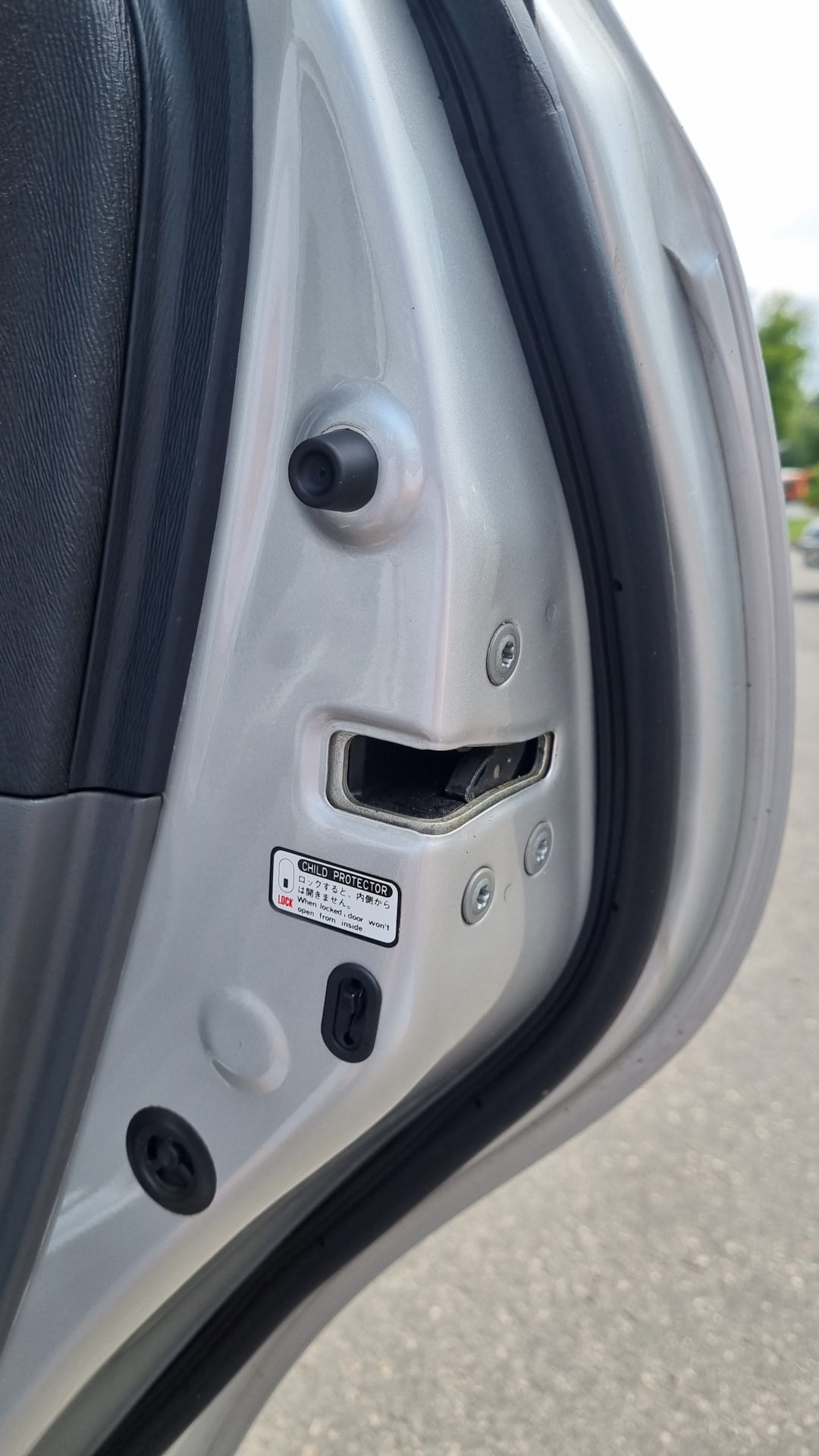 31. Шумоизоляция задних дверей, отбойник двери — Toyota Prius (20), 1,5 ...