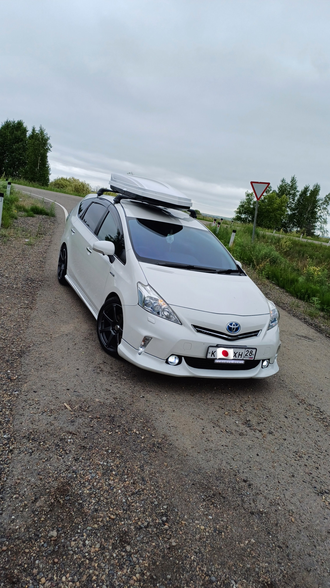 Фото — Toyota Prius Alpha, 1,8 л, 2012 года | фотография | DRIVE2