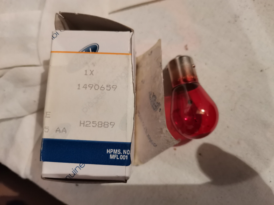 1490659 ЛАМПОЧКА 1КОНТ. КРАСНАЯ BULB Ford | Запчасти на DRIVE2