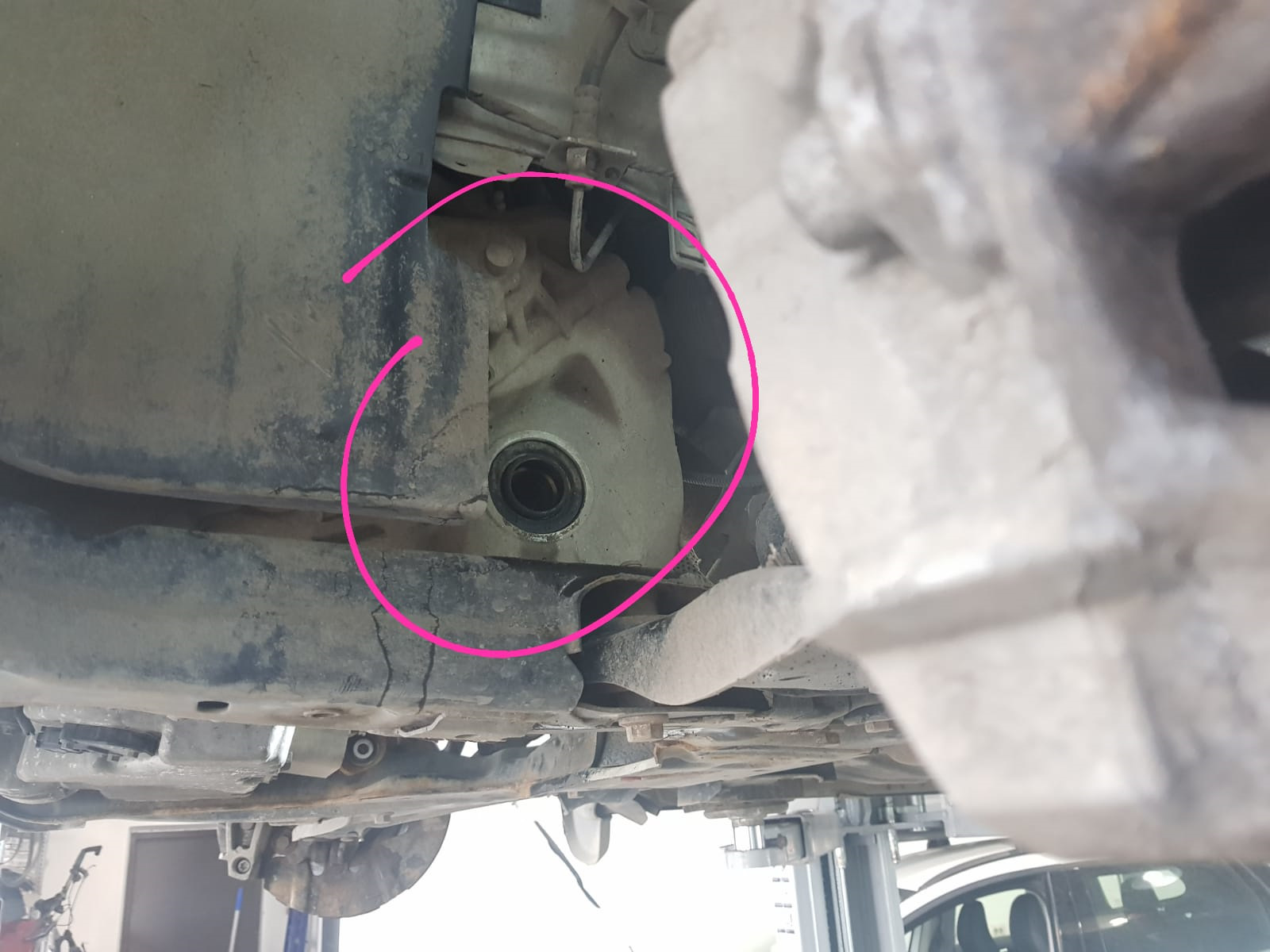 ТО, замена клапанной крышки и сальников. — Volvo XC70 III, 2,4 л, 2014 ...