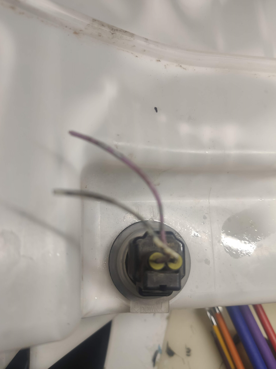 Датчик уровня омывателя. Washer Fluid Level. — Toyota Prius (50), 1,8 л ...