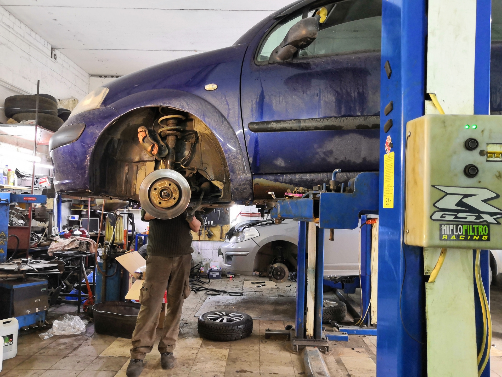 Замена ступичных подшипников — Citroen C3 (1G), 1,6 л, 2008 года ...