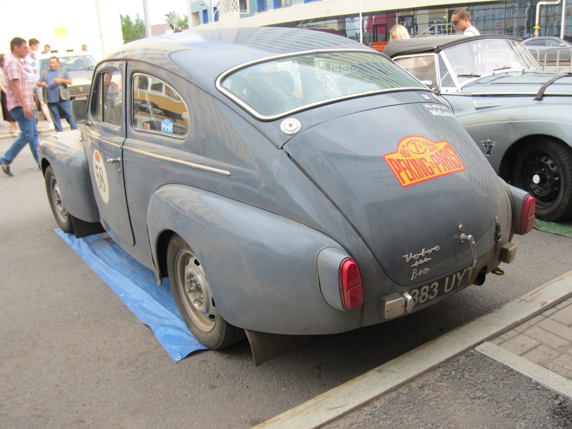 Замена шланга омывателей фар — Volvo XC70 III, 2,4 л, 2009 года ...