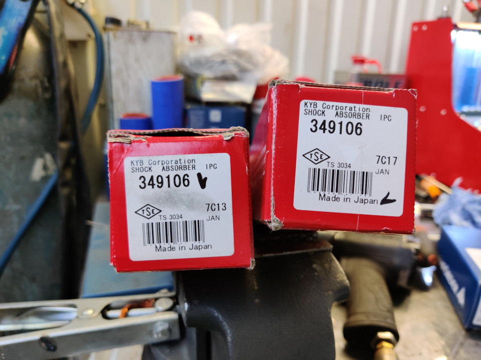 Стойки KYB в круг. — Ford Kuga (1G), 2 л, 2012 года | запчасти | DRIVE2