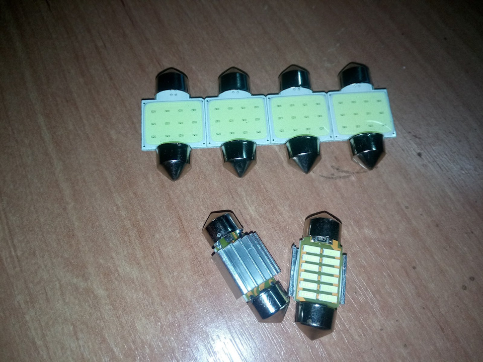 Подсветка бардачка в центральном подлокотнике и установка розеток для ...