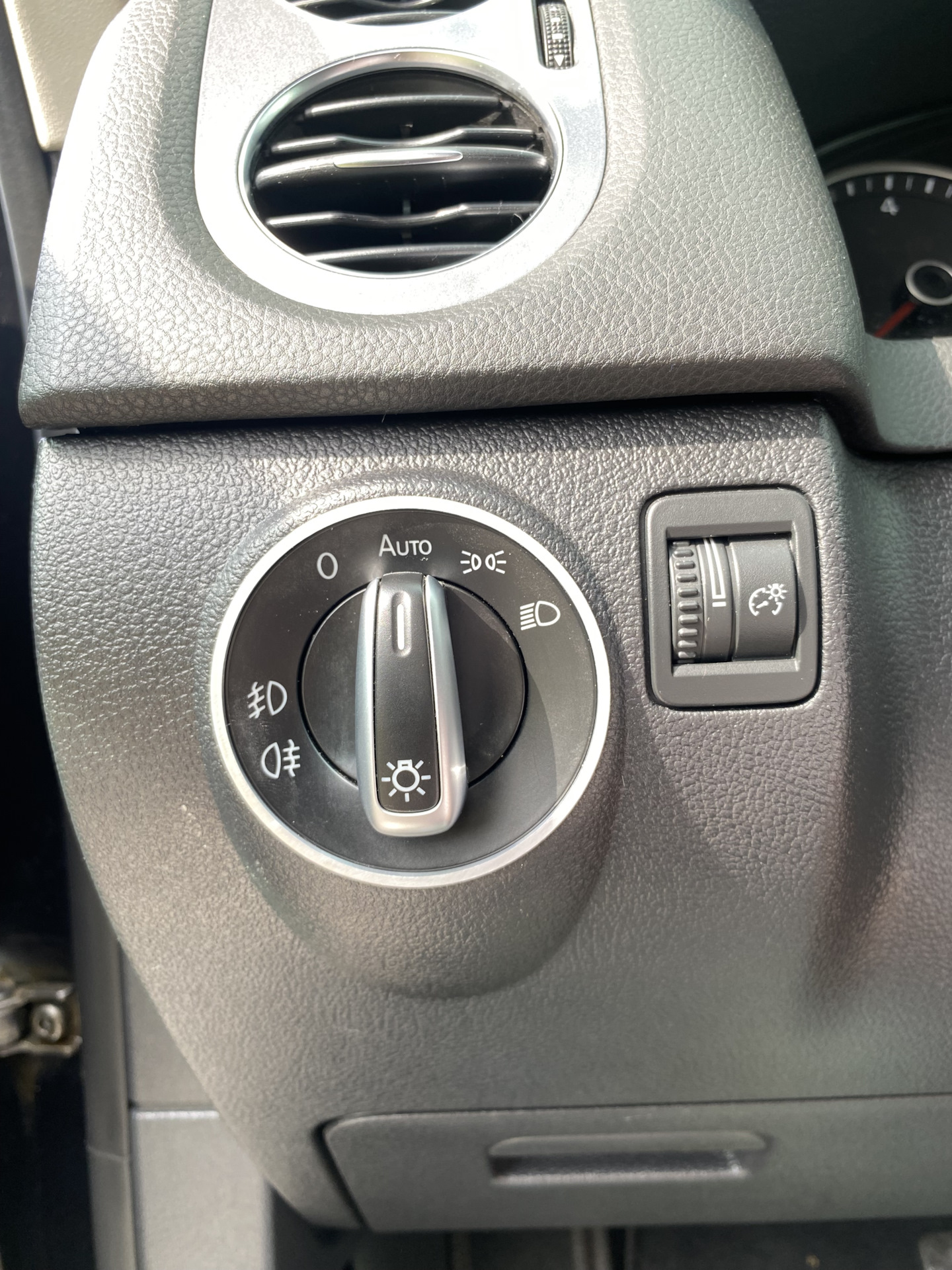 Хромированное кольцо — Volkswagen Tiguan (1G), 2 л, 2013 года ...