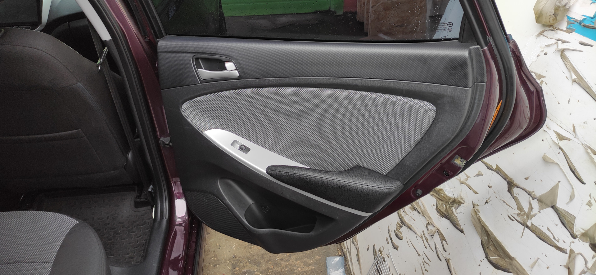 Задние дверные карты от рестайлинга — Hyundai Solaris (1G), 1,6 л, 2012 ...