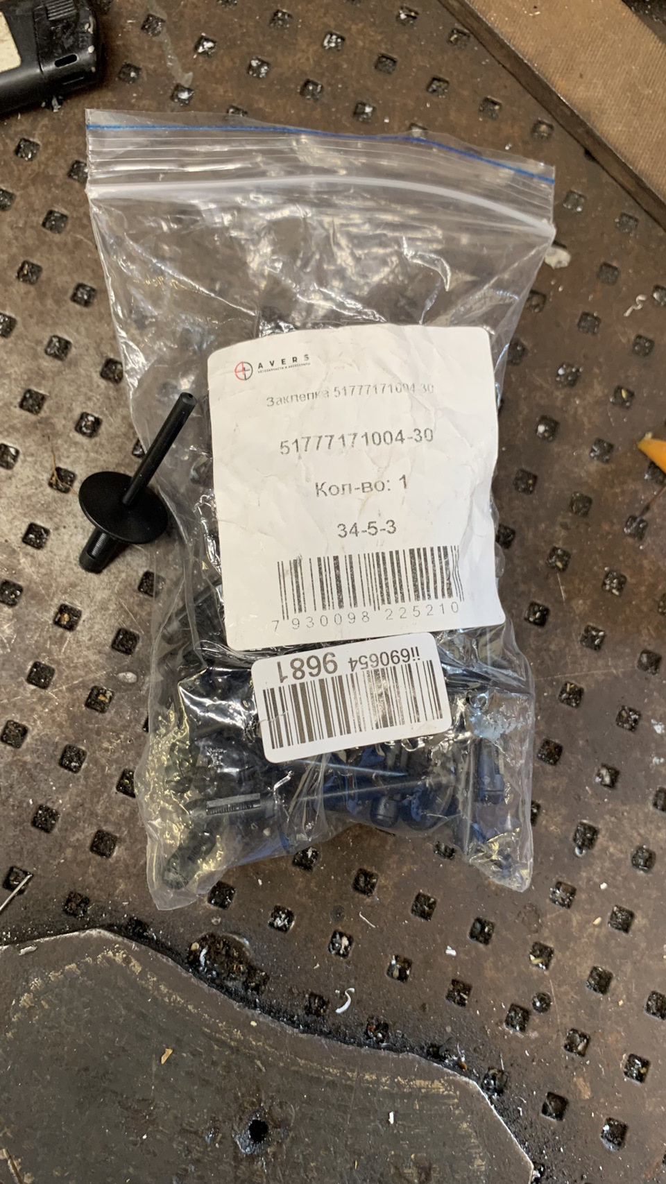 51777171004 заклепка с распорной втулкой BMW | Запчасти на DRIVE2