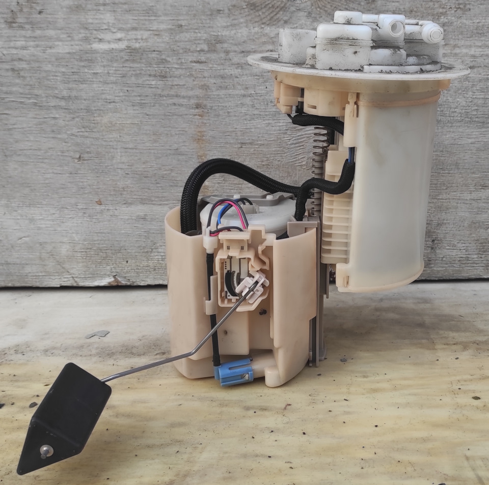 Насос топливный погружной в бак 77020-47070 Toyota Prius 30 с распила ...